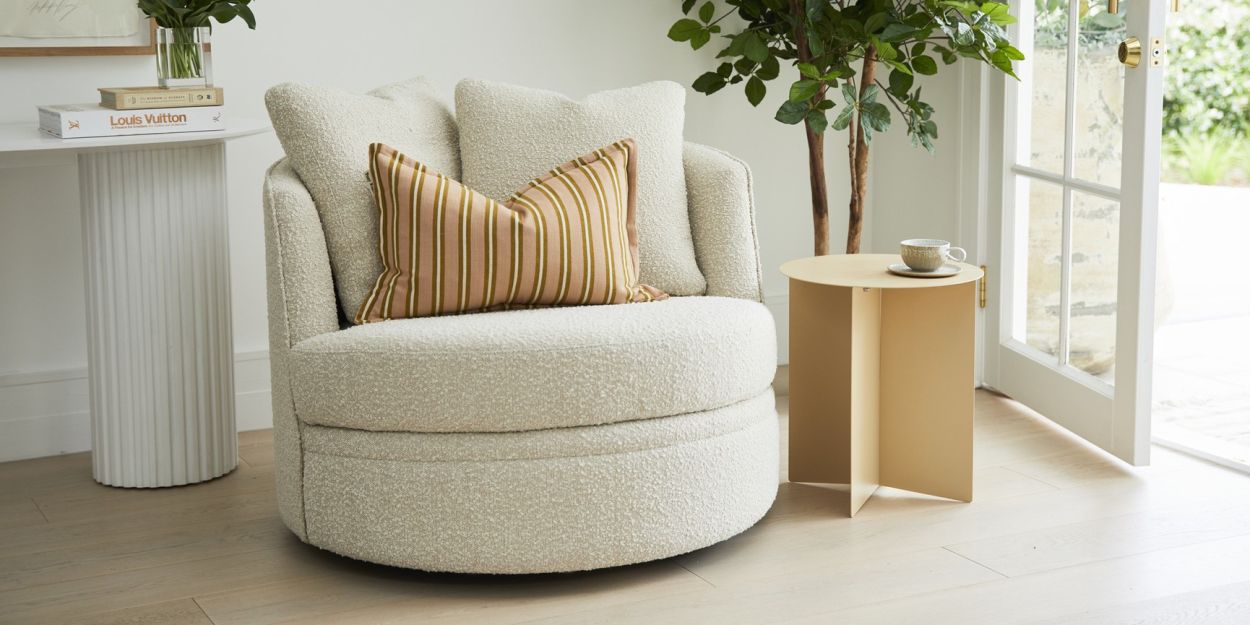 Hug swivel armchair